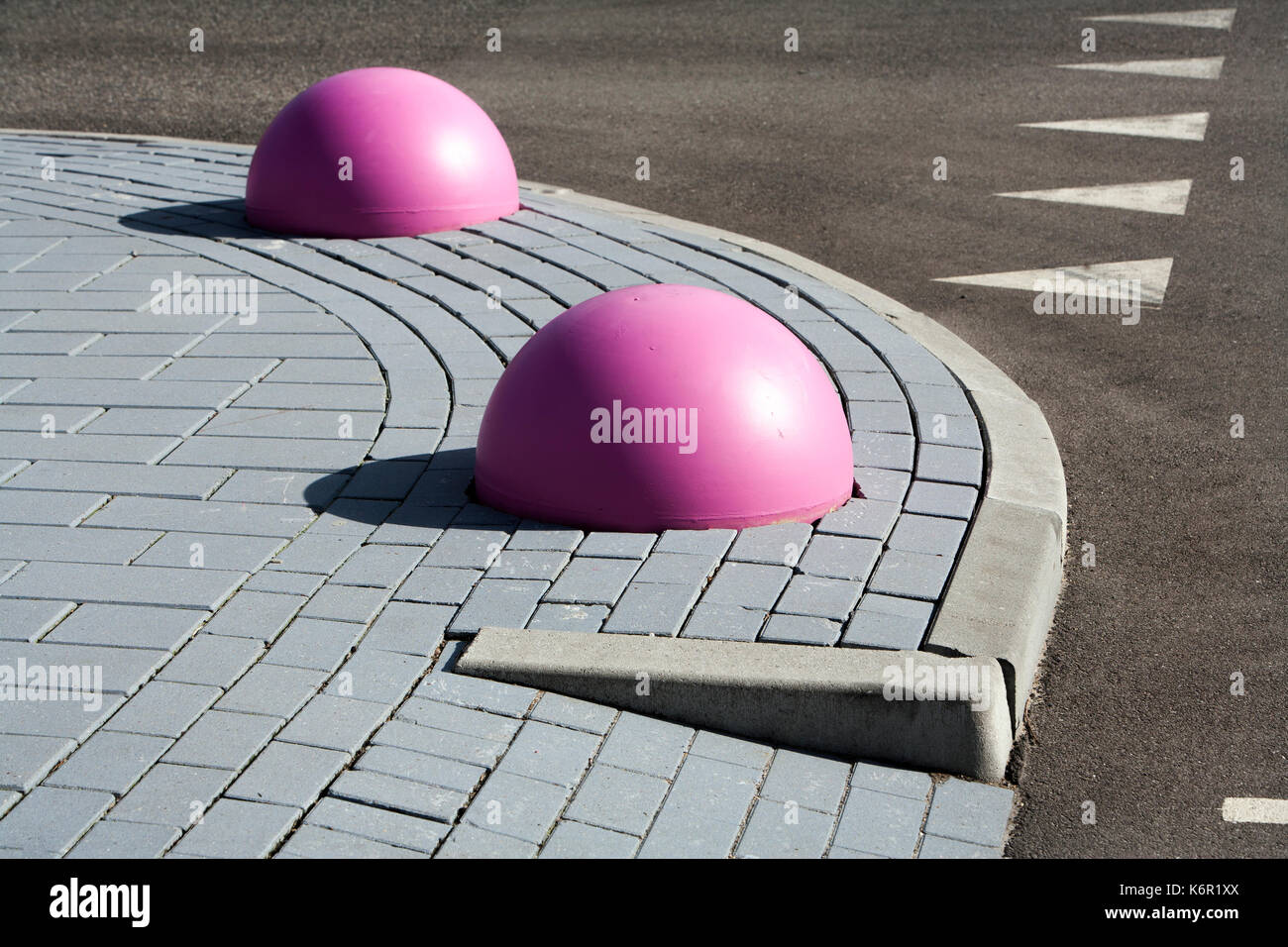 Concrete balls hi-res stock photography and images - Alamy