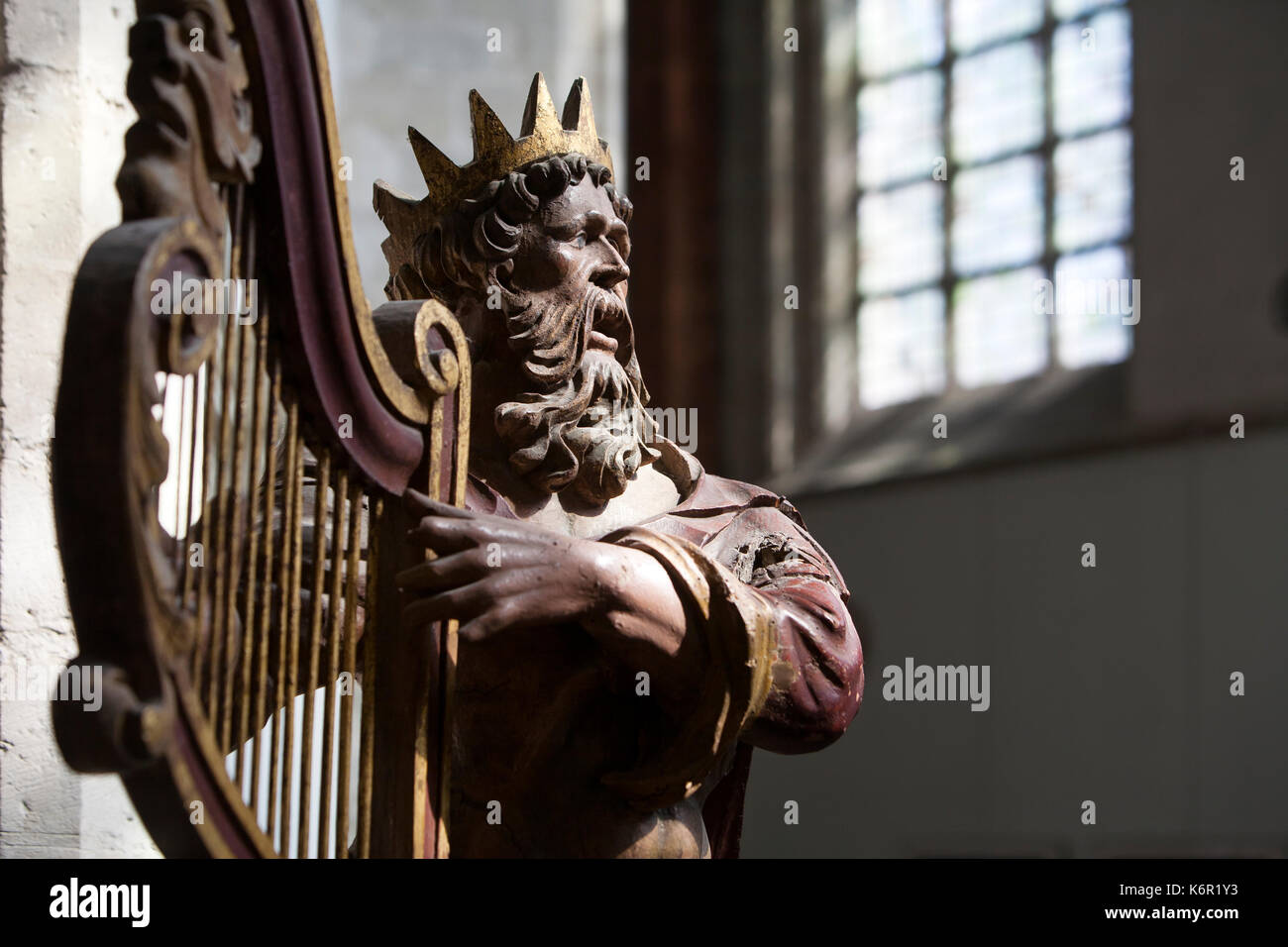 Harp sculpture hi-res stock photography and images - Alamy