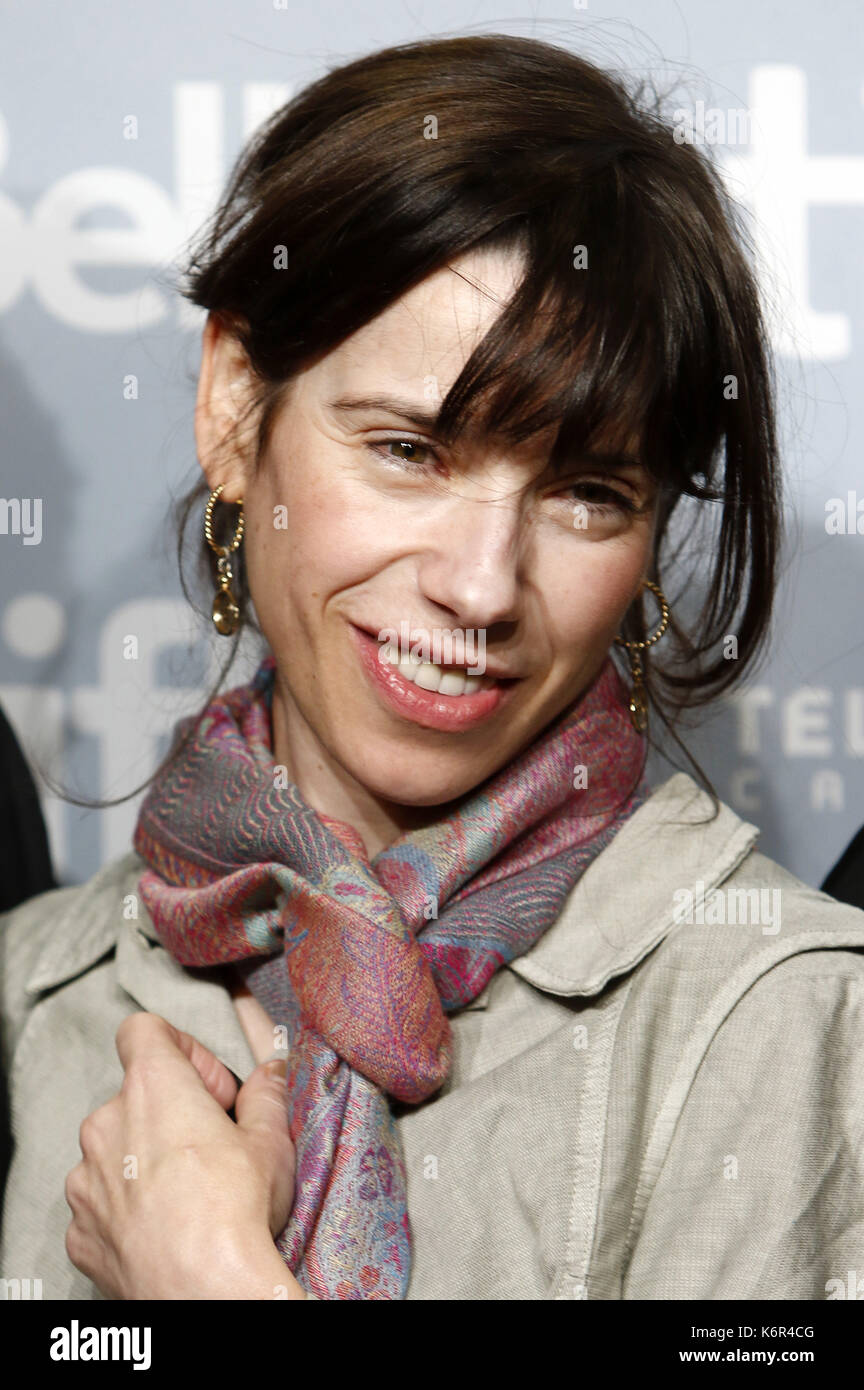 Sally hawkins the shape of water hi-res stock photography and images ...