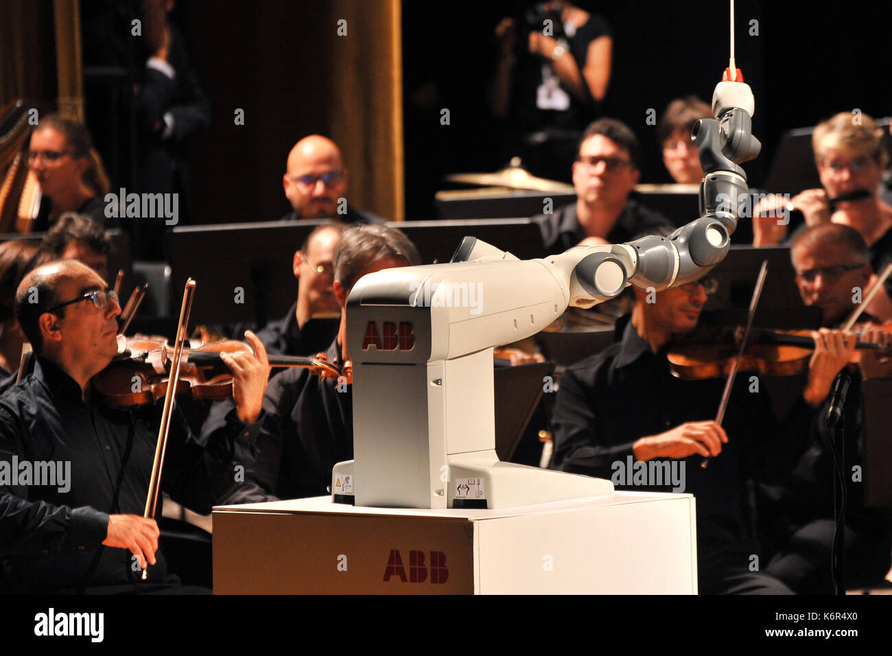 Bocelli sings with the orchestra conductor Robot 12/09/2017-Pisa-Italy ...
