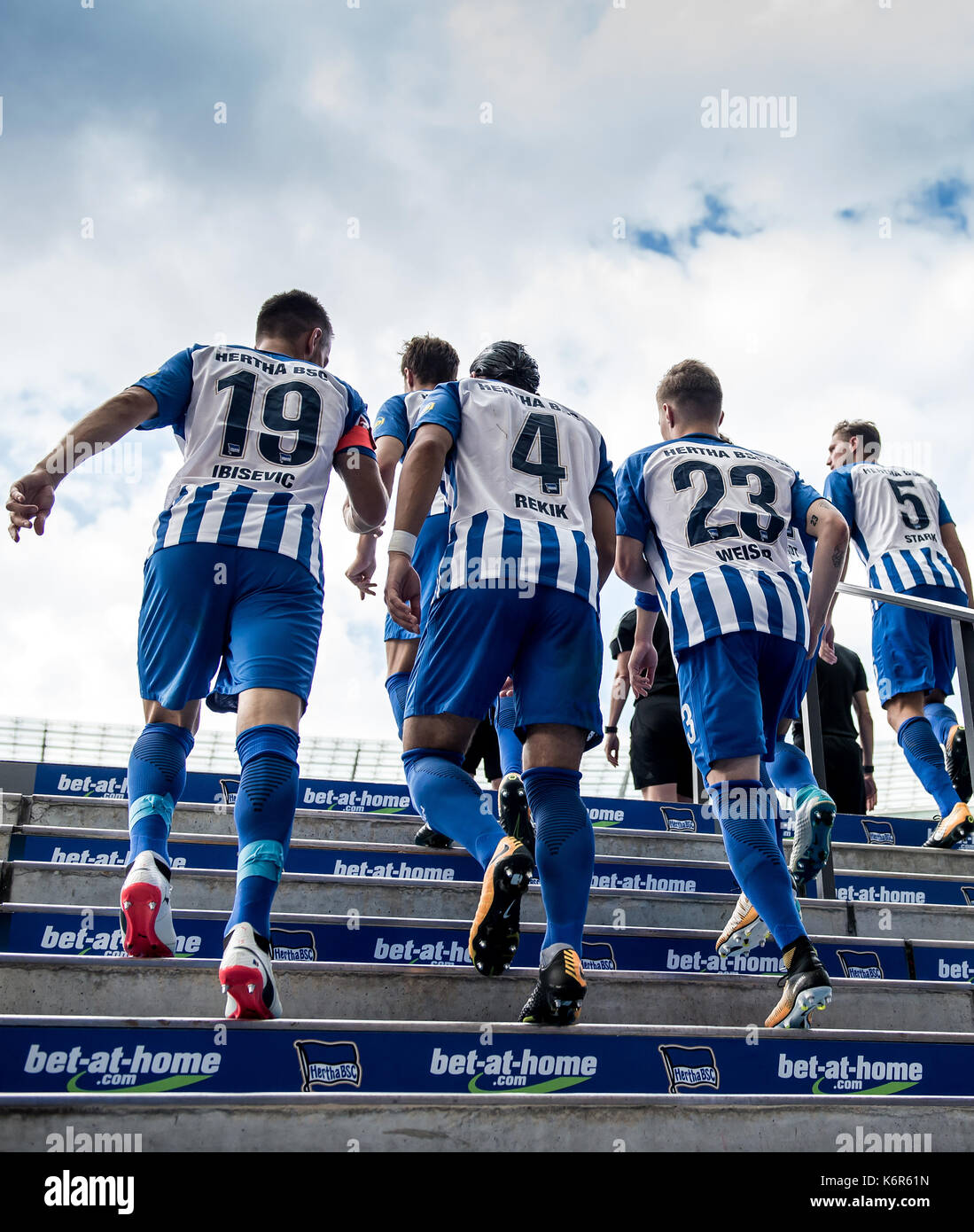 Berlin, Germany. 10th Sep, 2017. Berlin's players enter the stadium ...