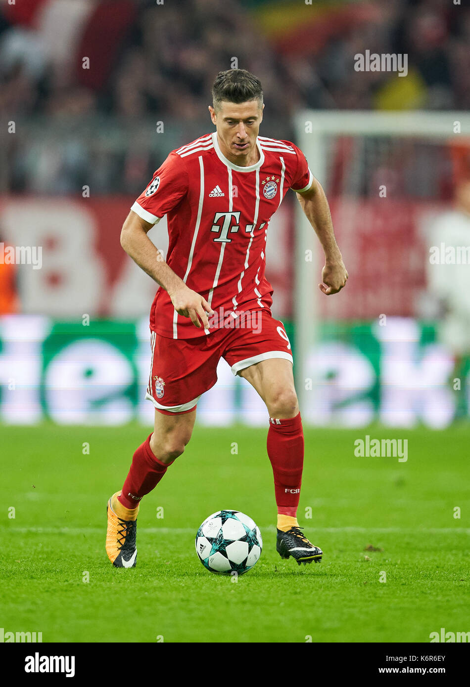 Munich, Germany. 12th Sep, 2017. Robert LEWANDOWSKI, FCB 9 drives the ...