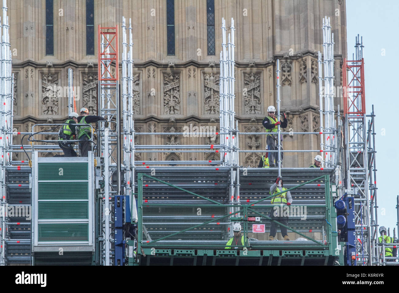 London, UK. 13th Sep, 2017. Workers erect scaffolding at the Elizabeth ...
