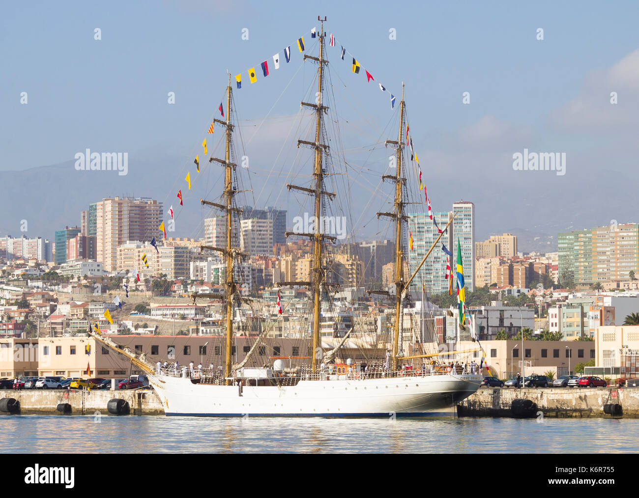 Brazilian tall ship cisne branco hi-res stock photography and images ...