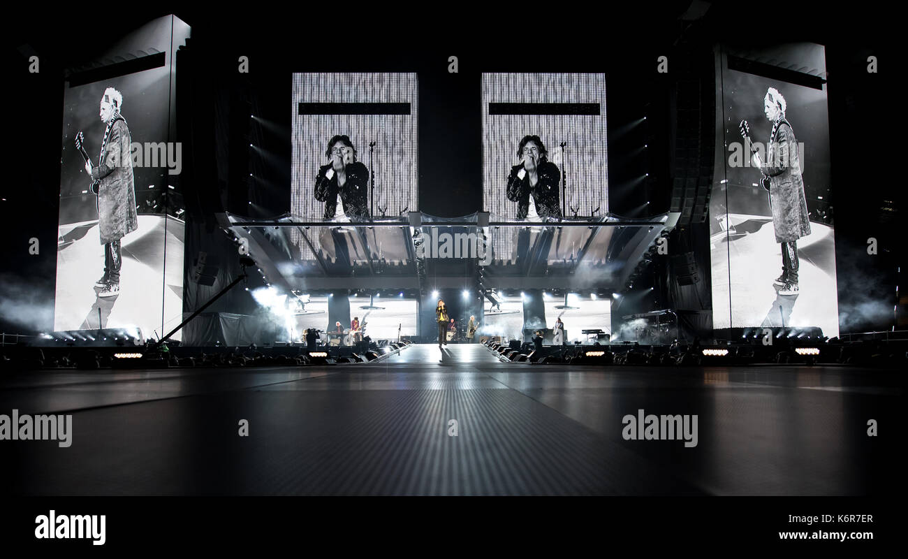 Munich, Germany. 12th Sep, 2017. Guitar player Ron Wood(L-R), singer ...