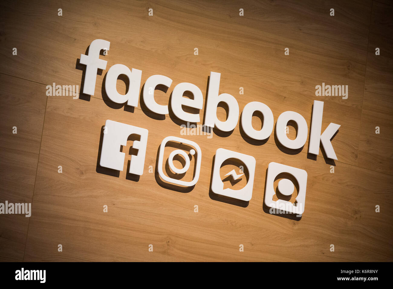 Audience network by facebook logo hi-res stock photography and images ...