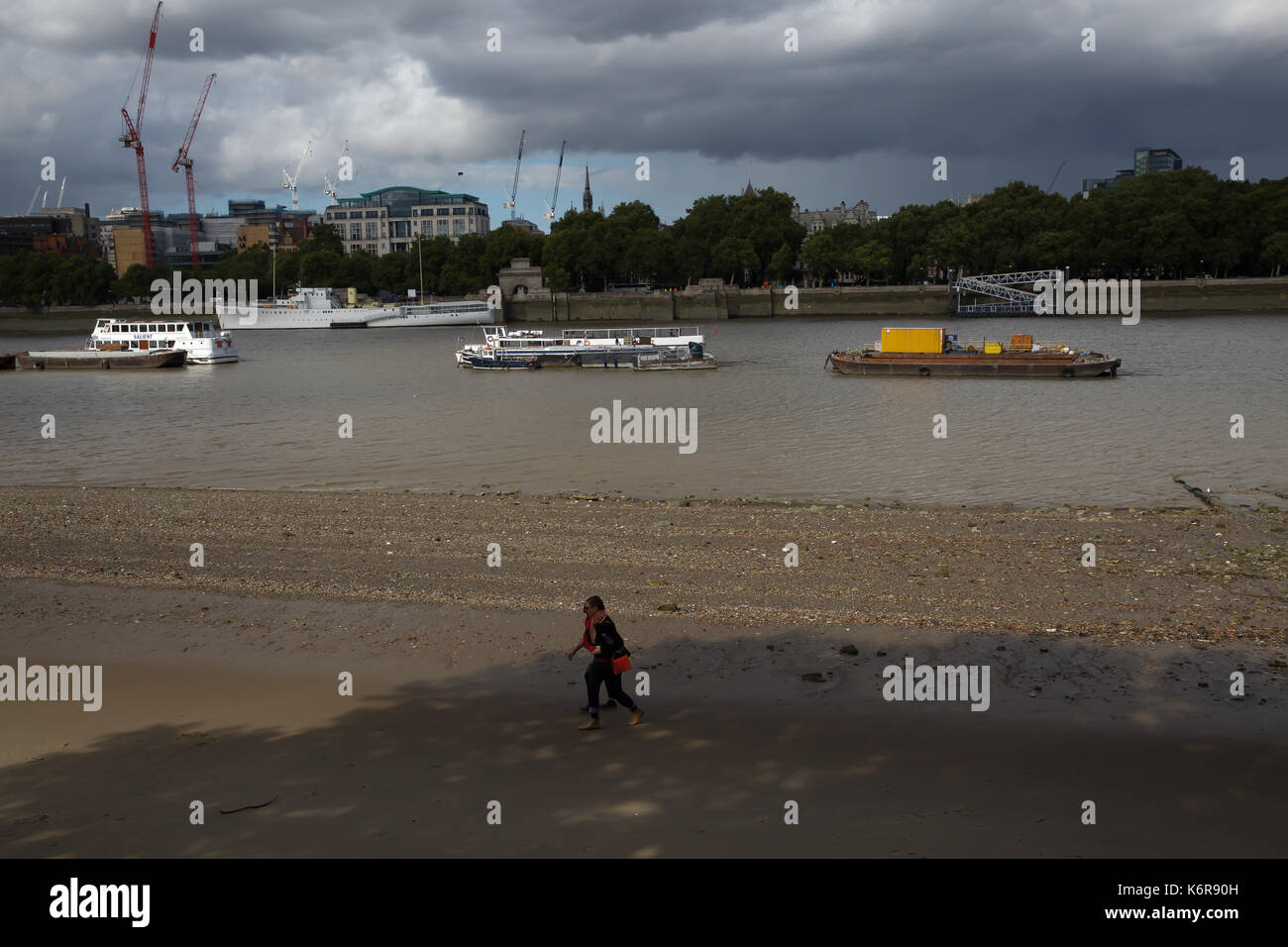 London sand storm hi-res stock photography and images - Alamy