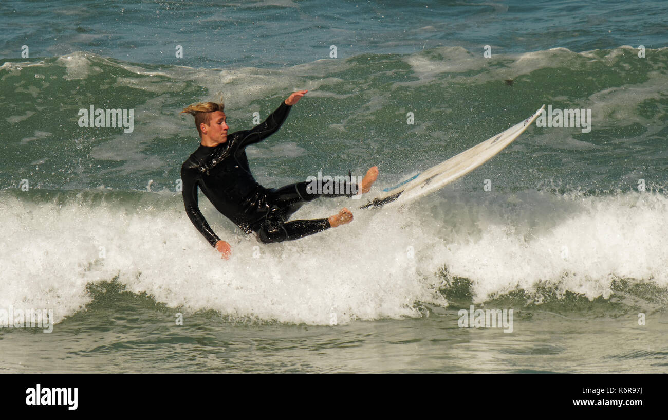 Kids surfing uk hi-res stock photography and images - Alamy