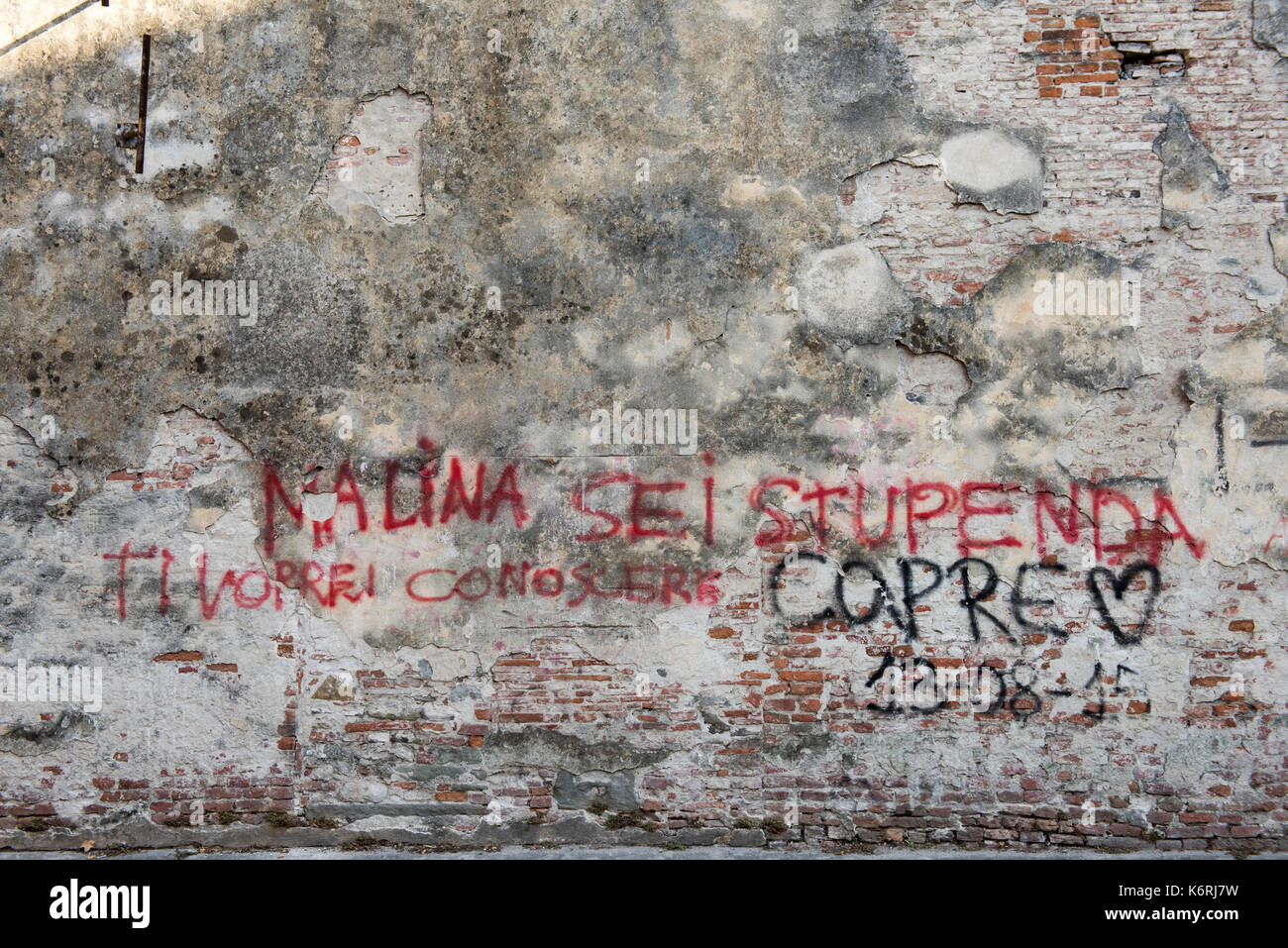 City back street graffiti hi-res stock photography and images - Alamy