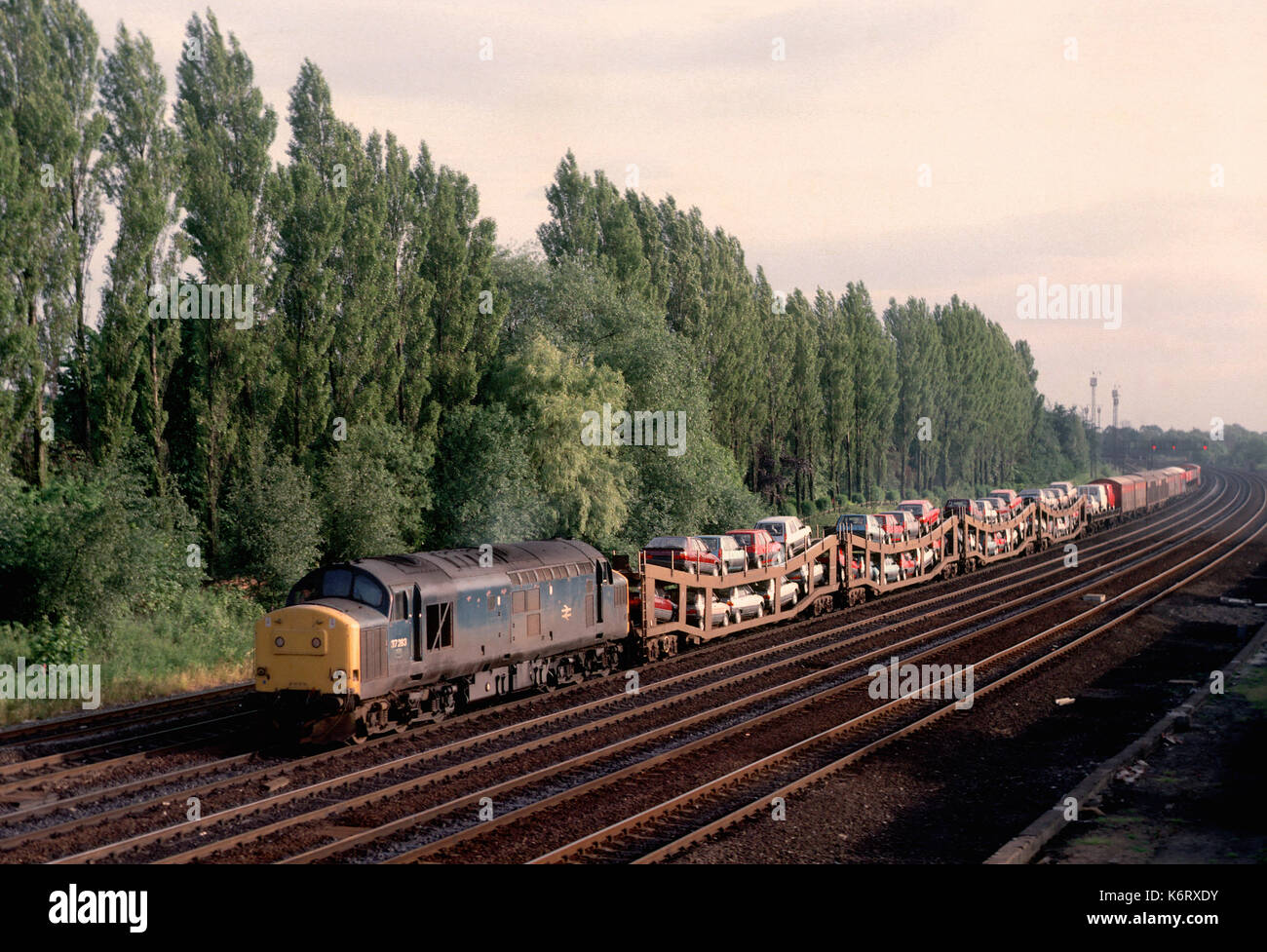 Class 37 locomotive approaches York with a freight train (including new ...