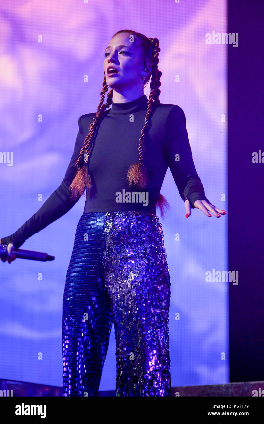 Jess Glynne 2017 High Resolution Stock Photography and Images - Alamy