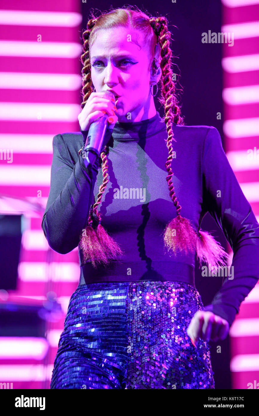 Jess glynne 2017 hi-res stock photography and images - Alamy