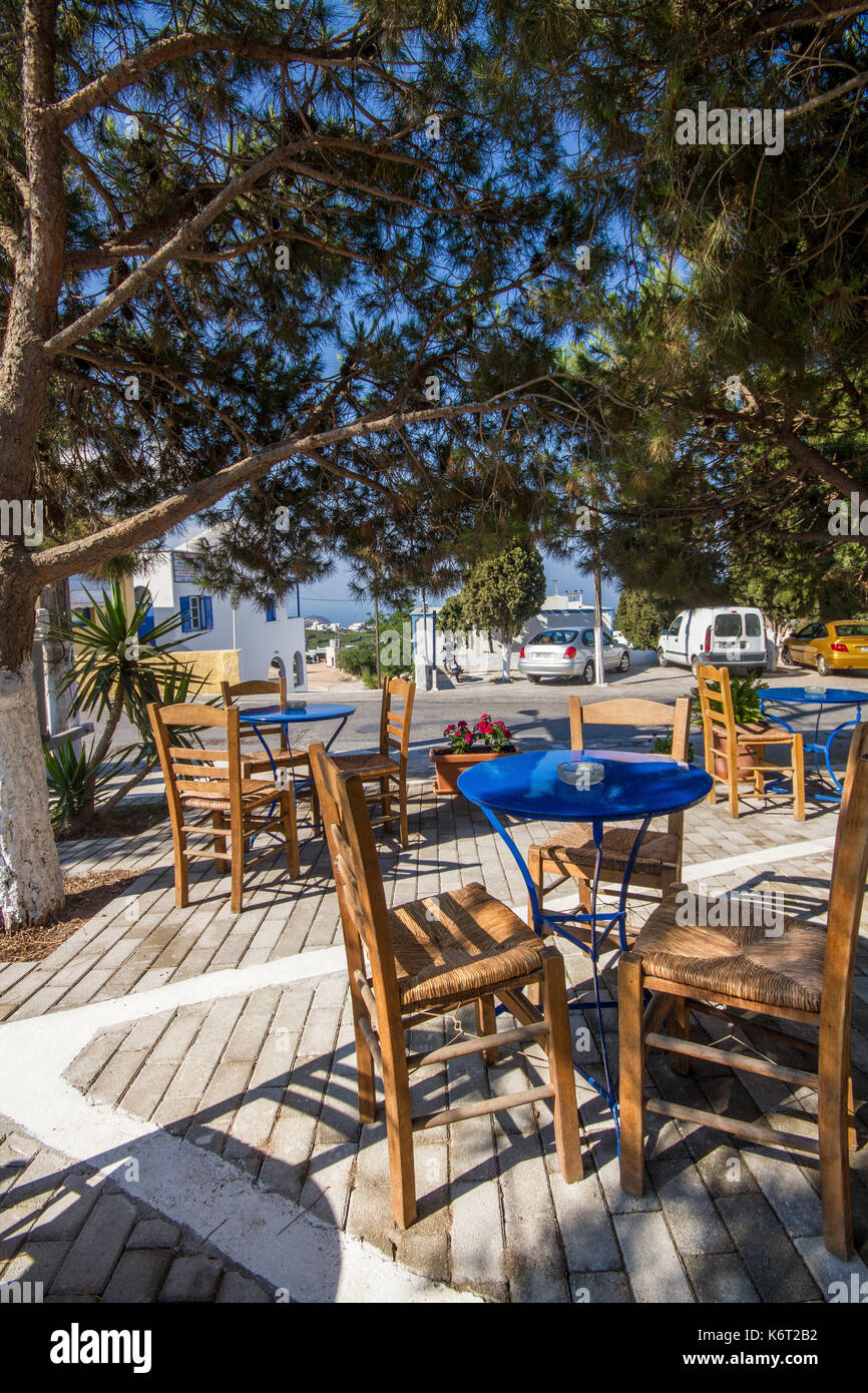 traditional greek cafe Stock Photo - Alamy