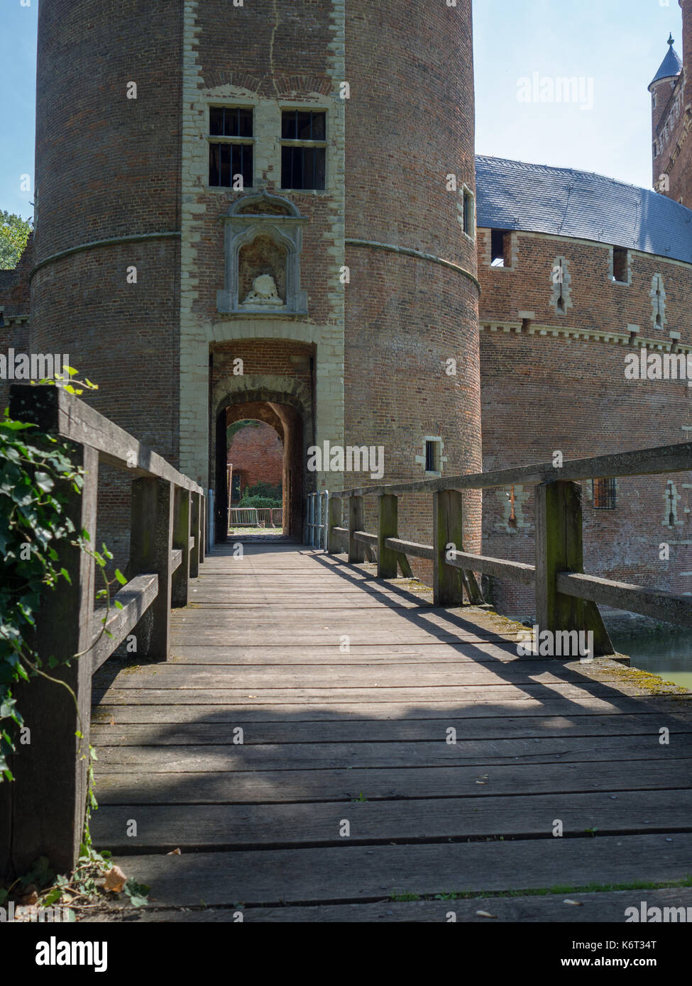 Medieval Castle Drawbridge Stock Photos & Medieval Castle Drawbridge ...