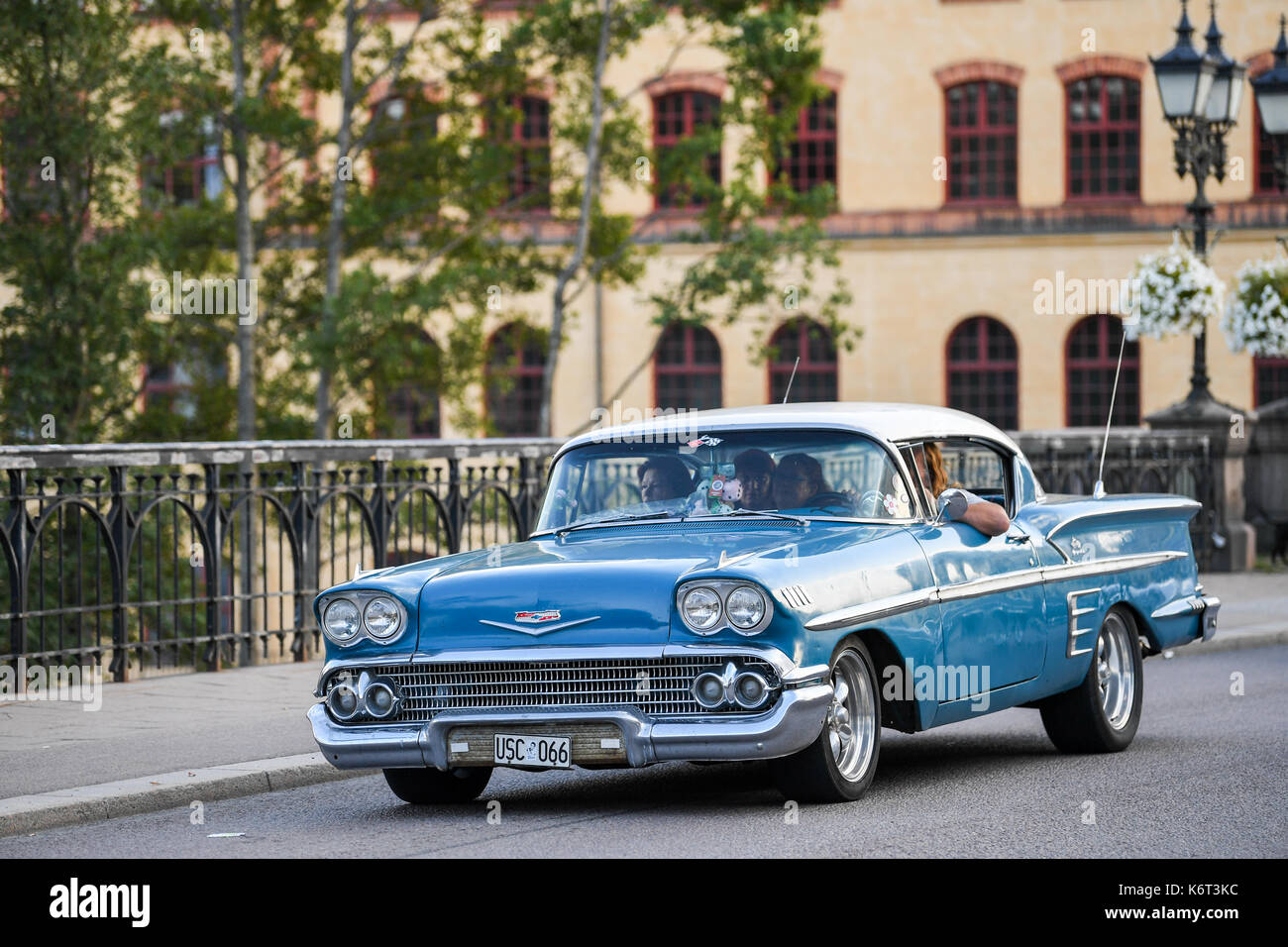 Traditional annual cruising in Norrköping with vintage cars on the last ...