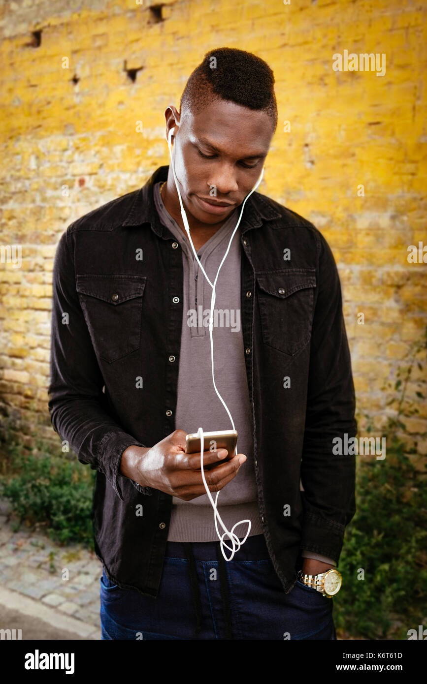 African guy hi-res stock photography and images - Alamy