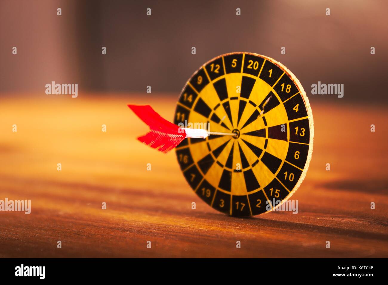 Red dart on target with wood surface Stock Photo - Alamy