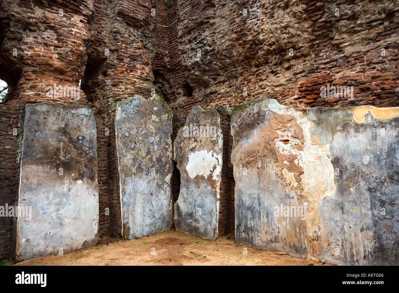 Royal palace of King Parakramabahu in Polonnaruwa Stock Photo - Alamy