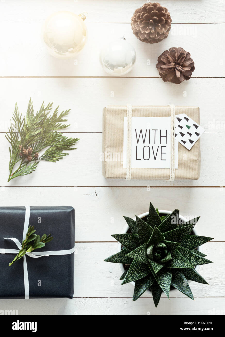 Simple elegant diy christmas hi-res stock photography and images - Alamy