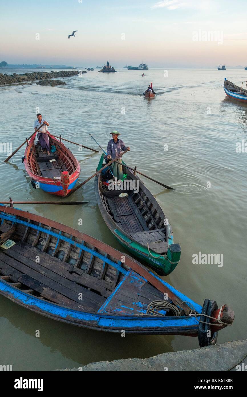 Arakan fisherman hi-res stock photography and images - Alamy