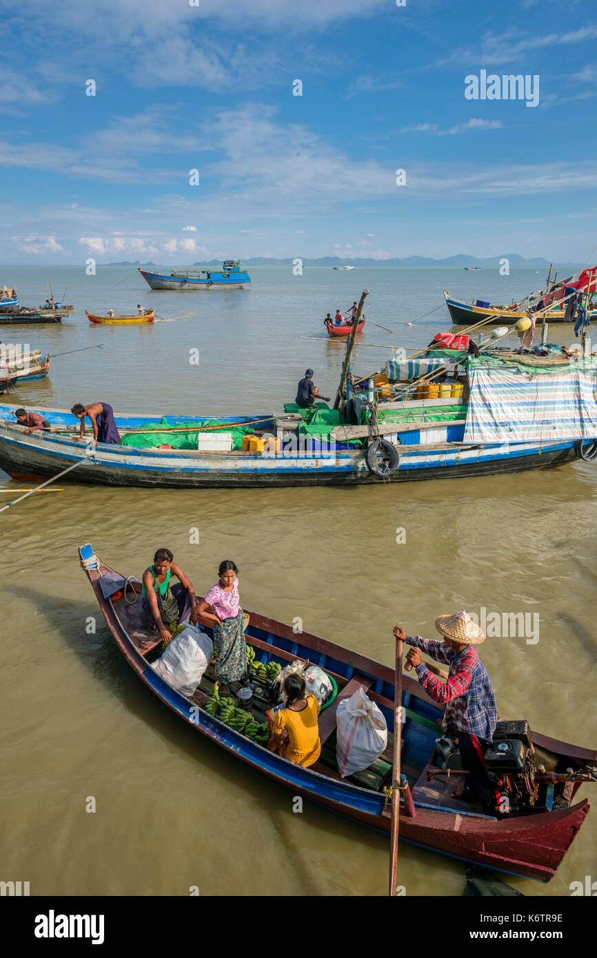 Myanmar (Burma), Rakhine state (or Arakan state), Sittwe, fishing ...