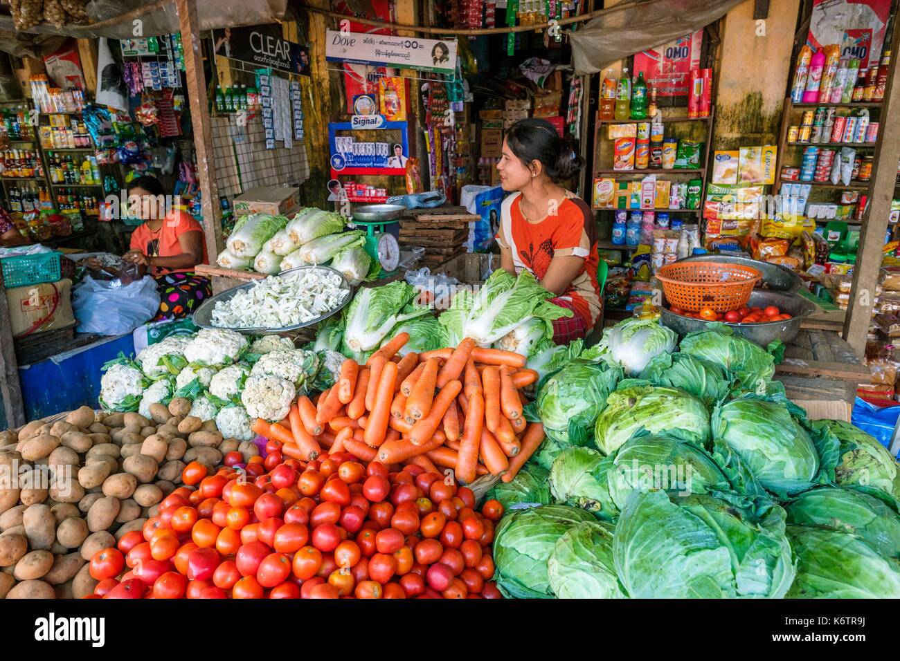 Arakan market hi-res stock photography and images - Alamy