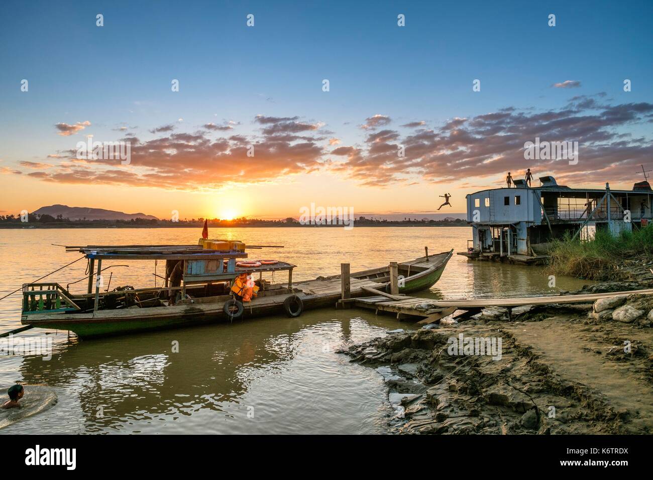 Chindwin river banks hi-res stock photography and images - Alamy