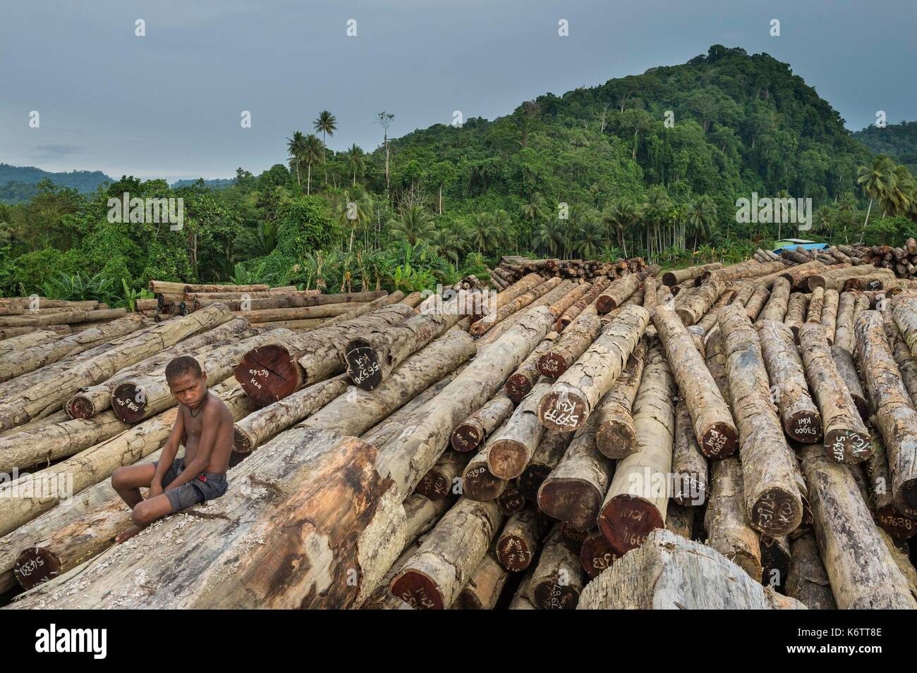 Papua New Guinea, Vanimo province, kids playing in the middle of ...