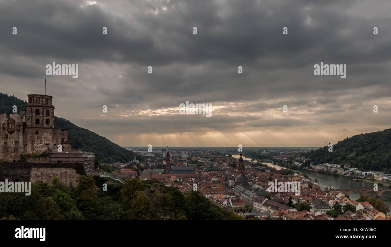 Heidelberg, GER - September 26, Heidelberg von Oben, Schloss . Im Bild ...