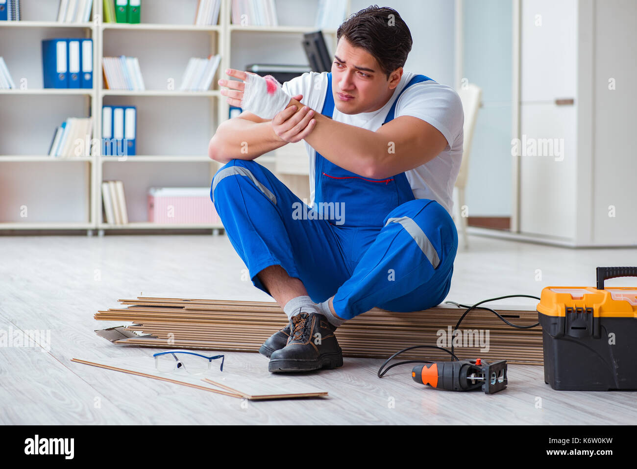 Young worker working on floor laminate tiles Stock Photo - Alamy