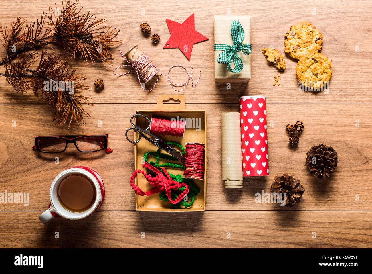 Beautiful retro gift wrapping, xmas concept, desk view from above Stock ...