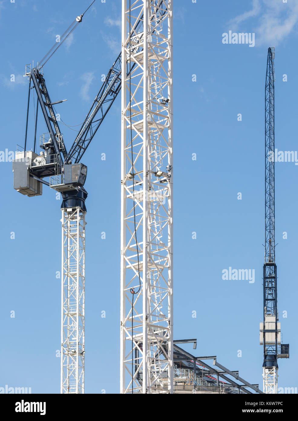 England building works crane structure hi-res stock photography and ...