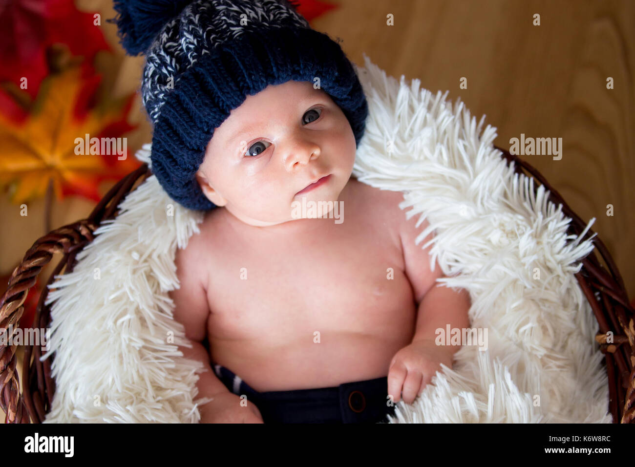 Nitted blanket hi-res stock photography and images - Alamy
