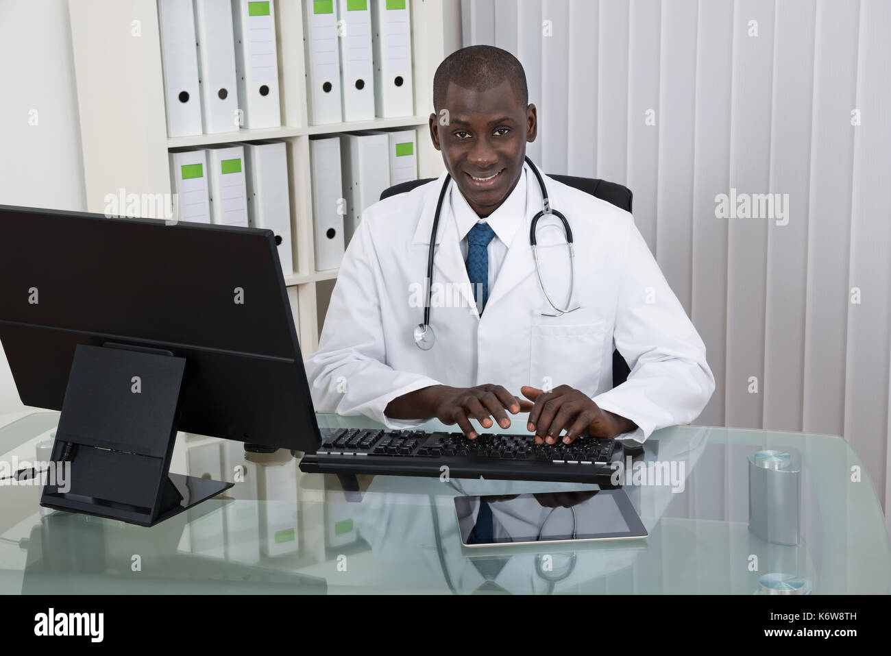 African american doctor on hi-res stock photography and images - Alamy