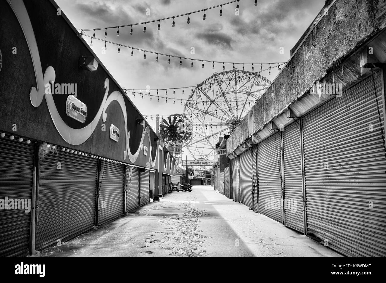 White cyclone roller coaster hi-res stock photography and images - Alamy