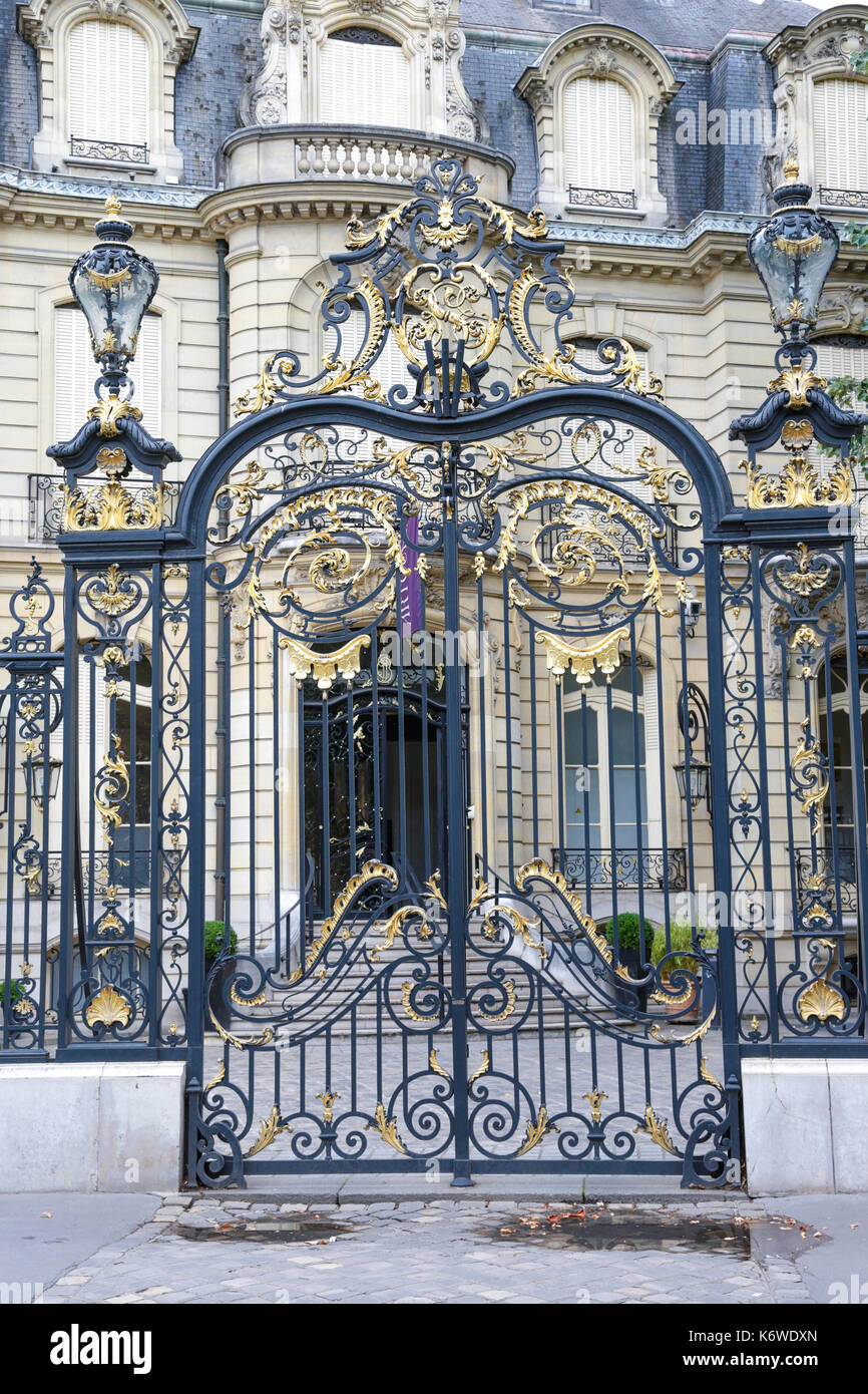 Paris, France: Artcurial art center with its typical baroque ...