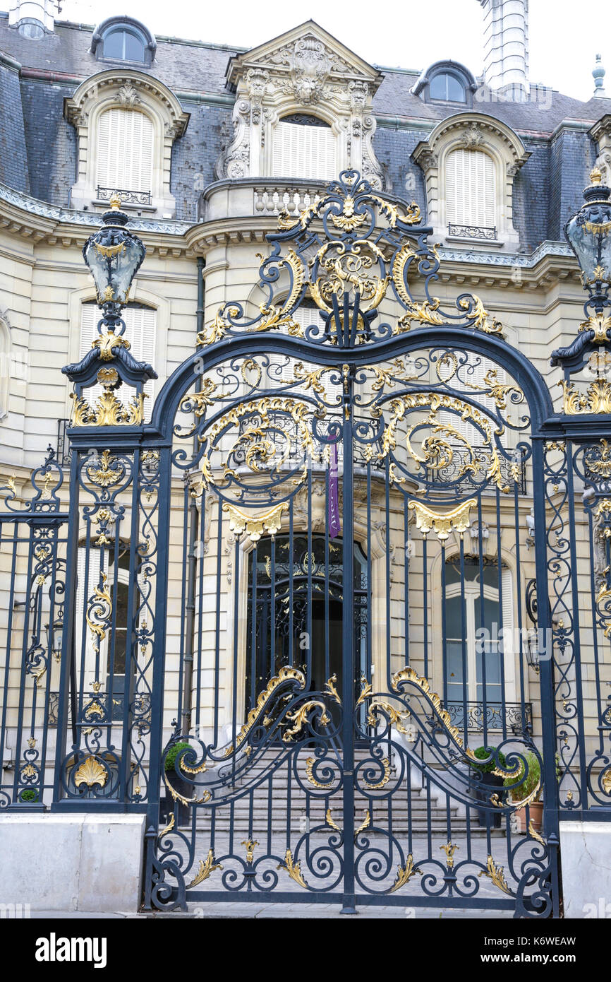 Paris, France: Artcurial art center with its typical baroque ...