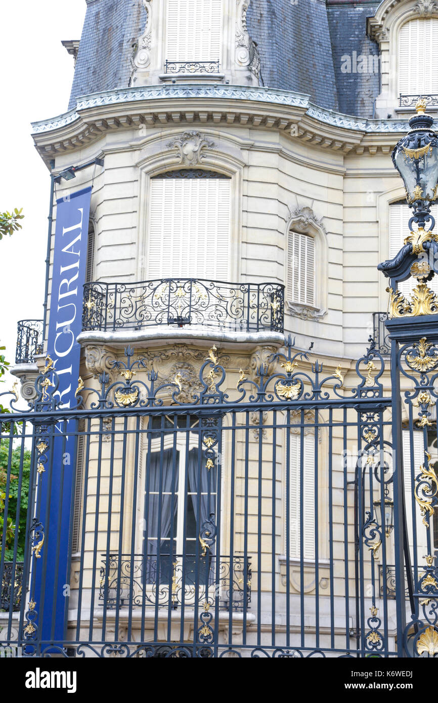 Paris, France: Artcurial art center with its typical baroque ...