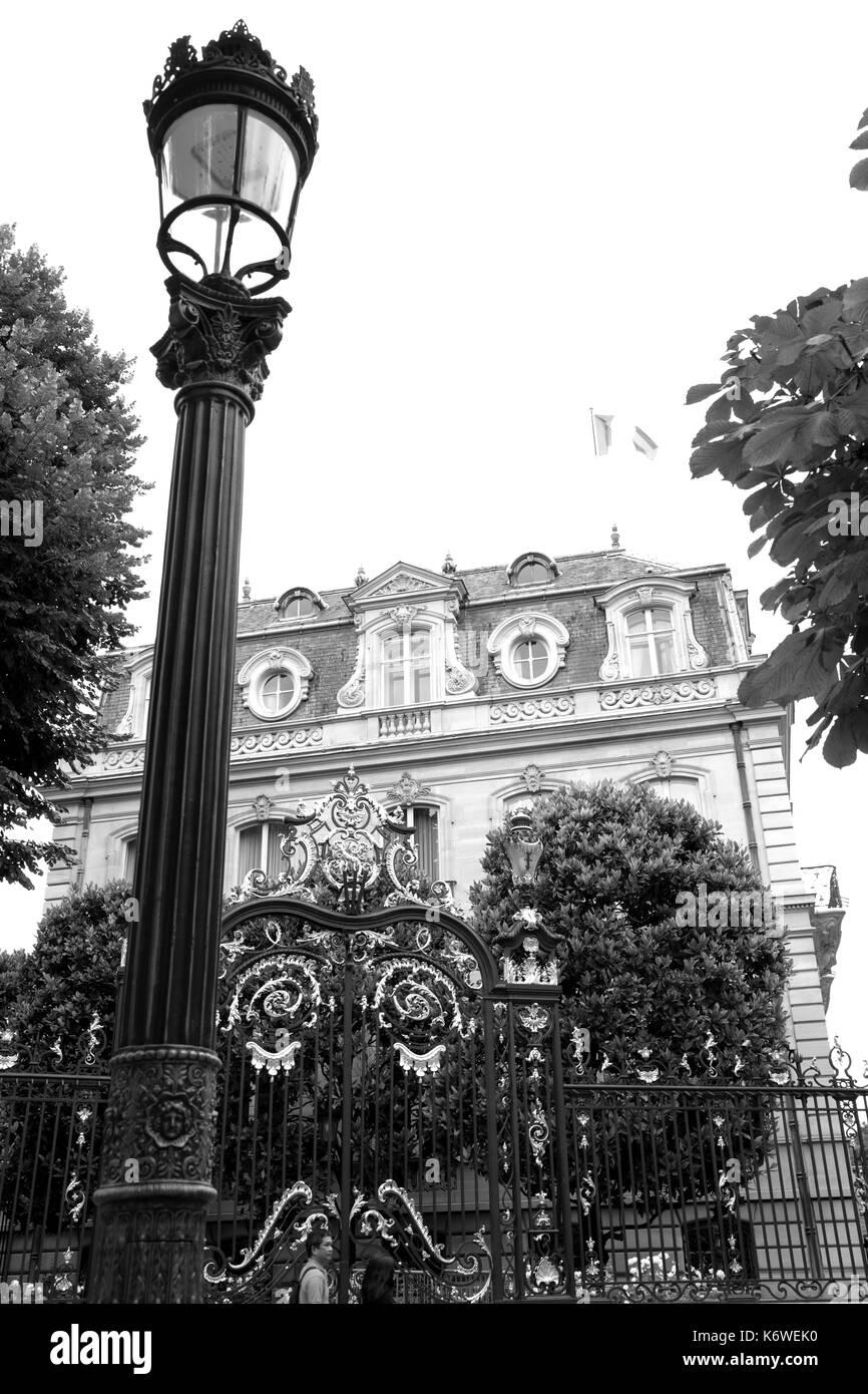 Paris, France: typical historical apartments with baroque architectures ...