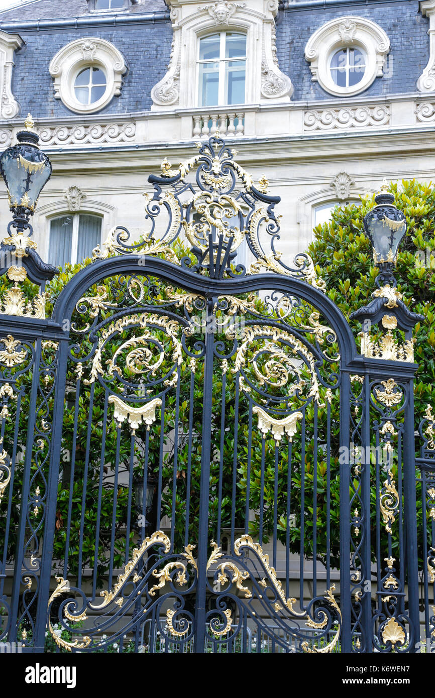 Paris, France: typical historical apartments with baroque architectures ...