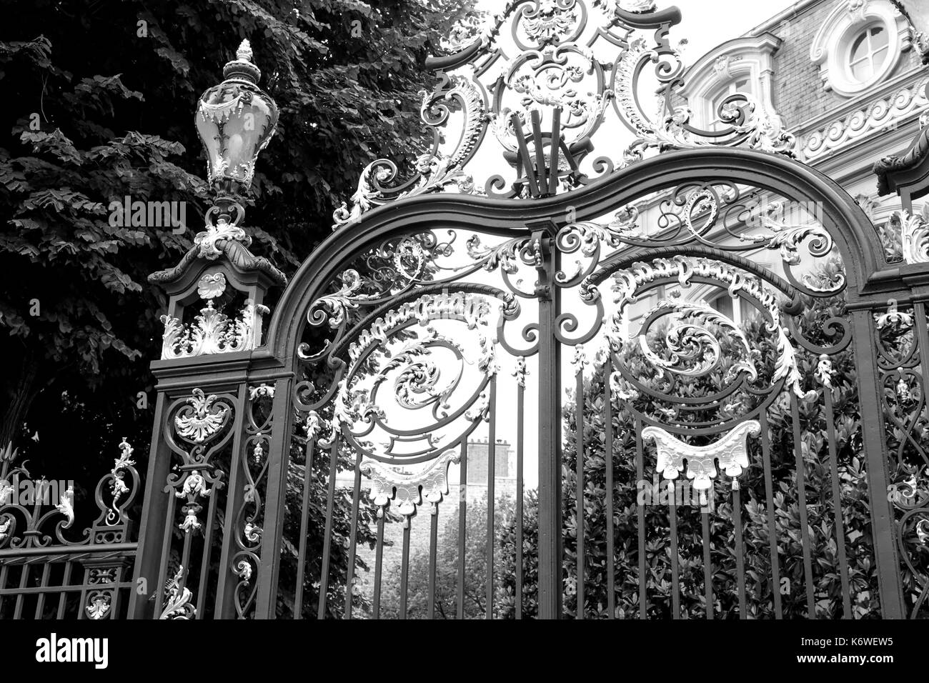 Paris, France: typical historical apartments with baroque architectures ...