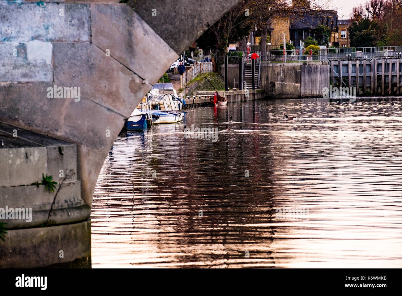 Hampton Court bridge Stock Photo - Alamy