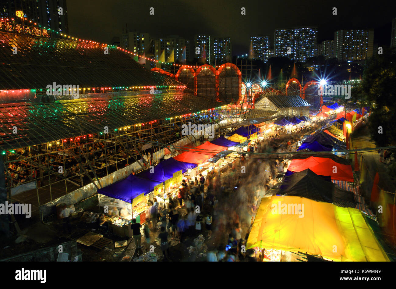 Crowd celebrating night hi-res stock photography and images - Alamy