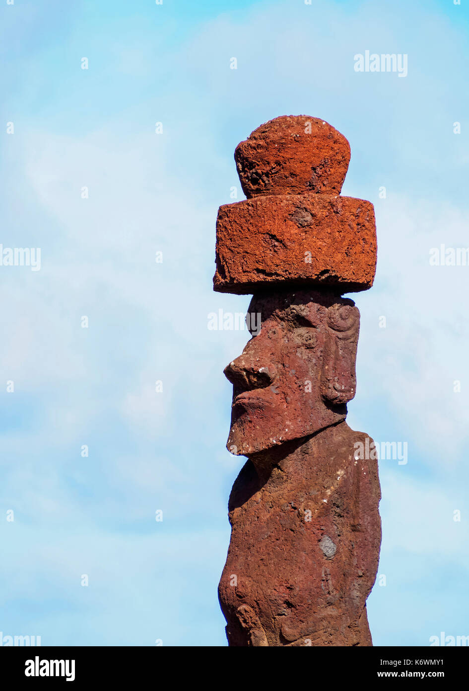 Modern moai hi-res stock photography and images - Alamy