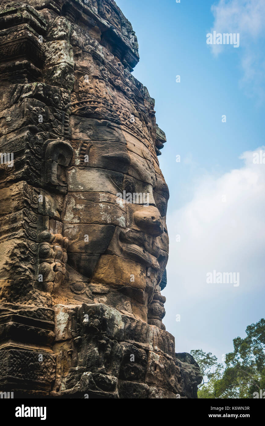 Stone face, Bodhisattva Lokeshvara, Avalokiteshvara, Temple ruin, Bayon ...