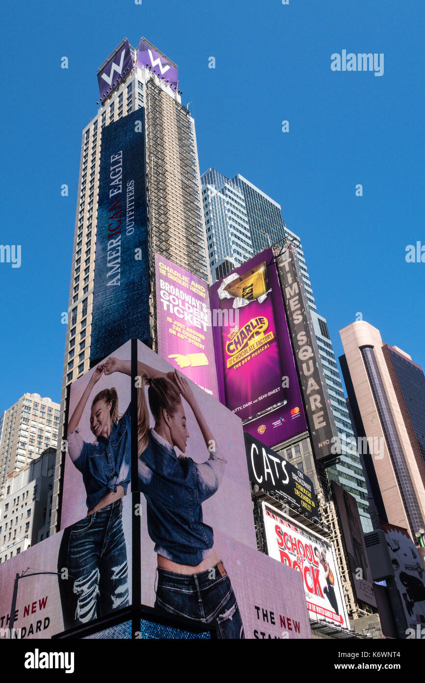 High rise times square hi-res stock photography and images - Alamy
