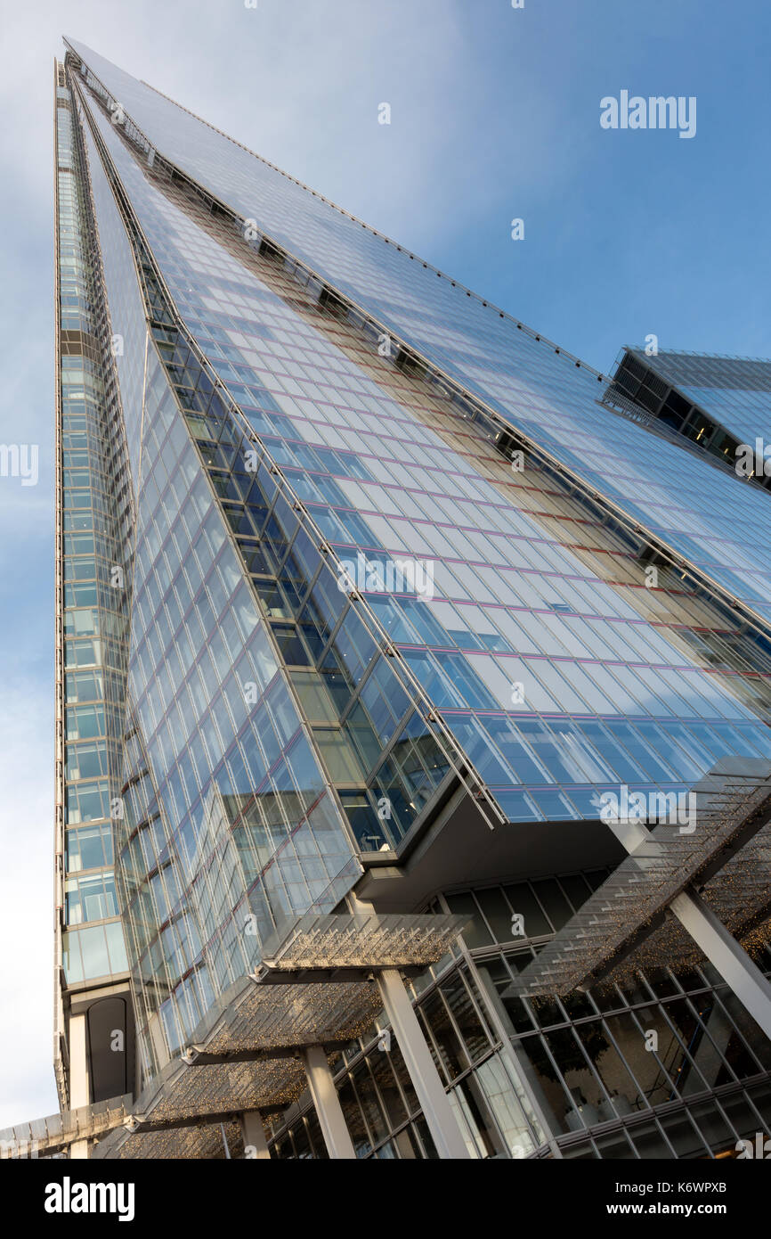 The shard exterior hi-res stock photography and images - Alamy
