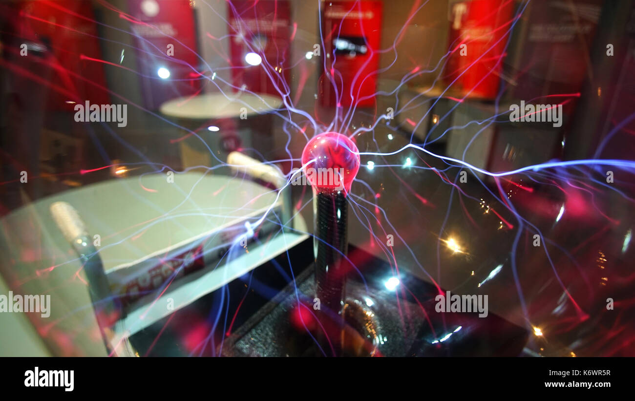 Tesla coil hi-res stock photography and images - Alamy
