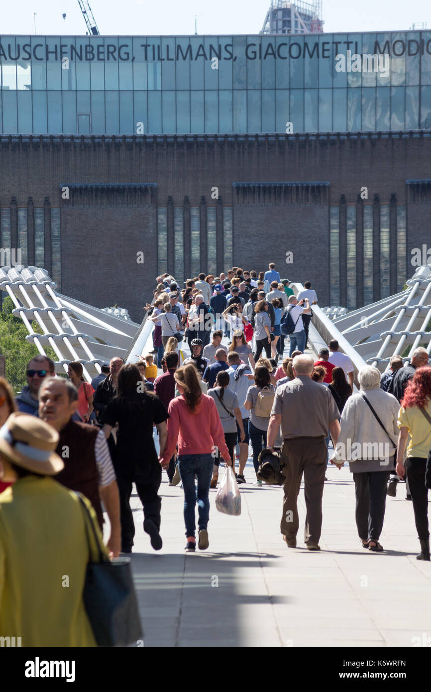 Pedestrians people london bridge hi-res stock photography and images ...