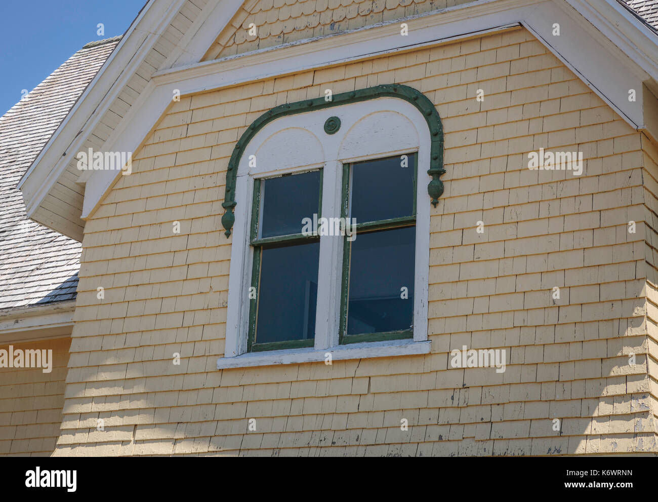 Yellow window frame hi-res stock photography and images - Alamy